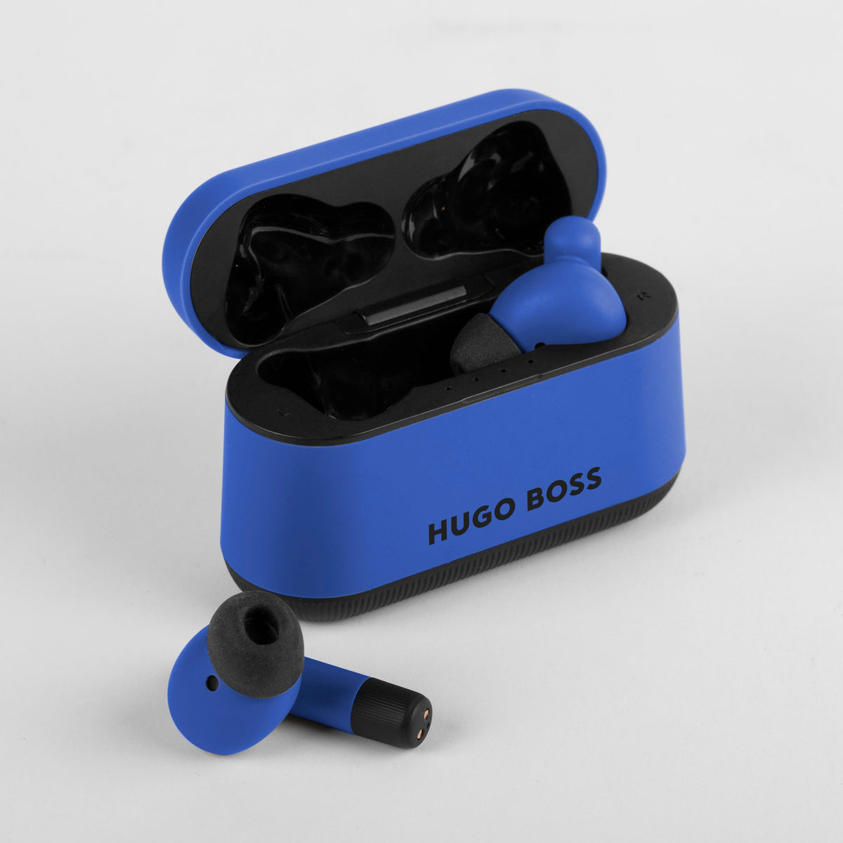 Bluetooth earbuds HUGO BOSS blue true wireless earphones Gear Matrix ...